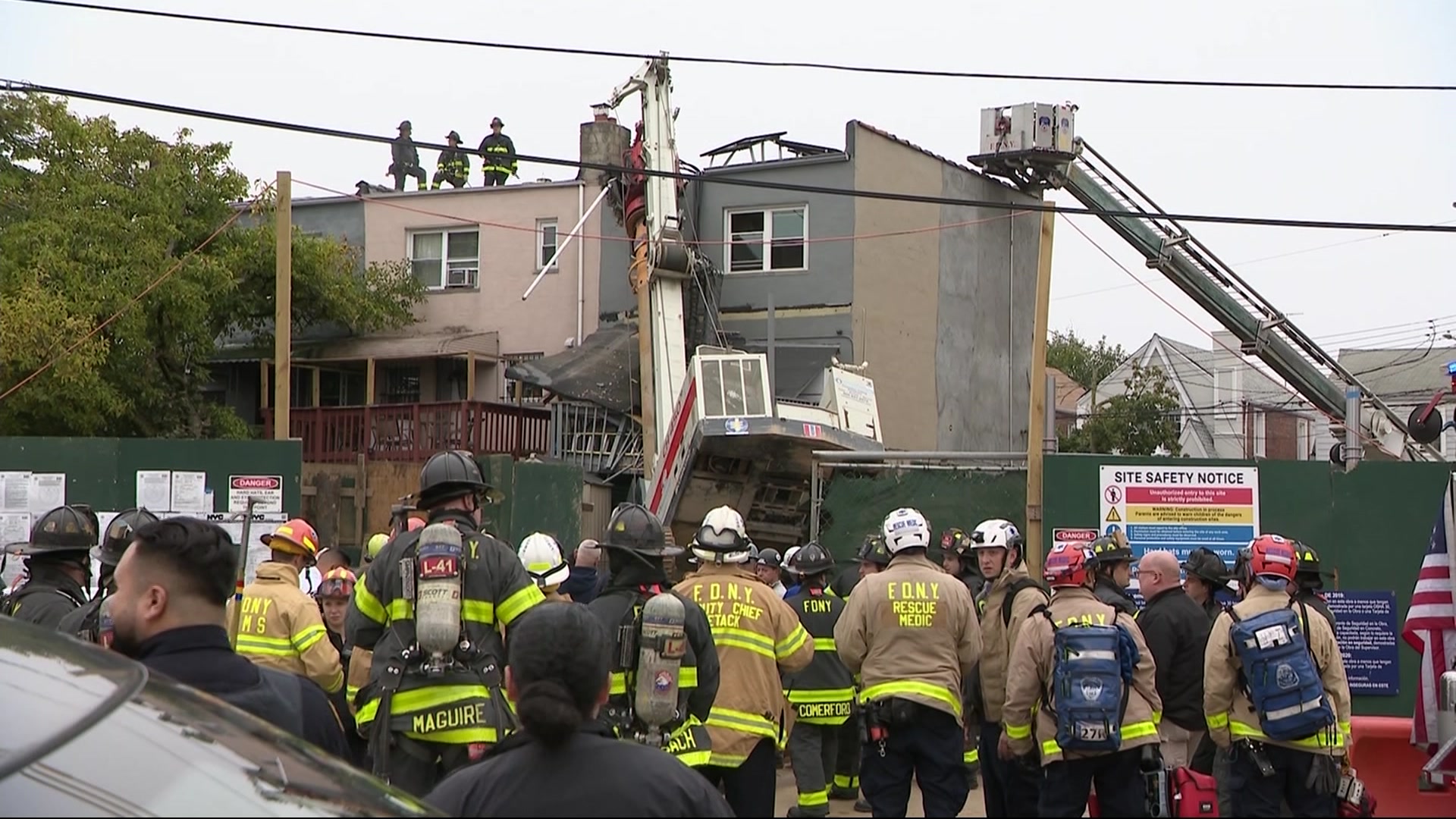 News 12 | Bronx | Construction Machine Collapses On Bronx Home