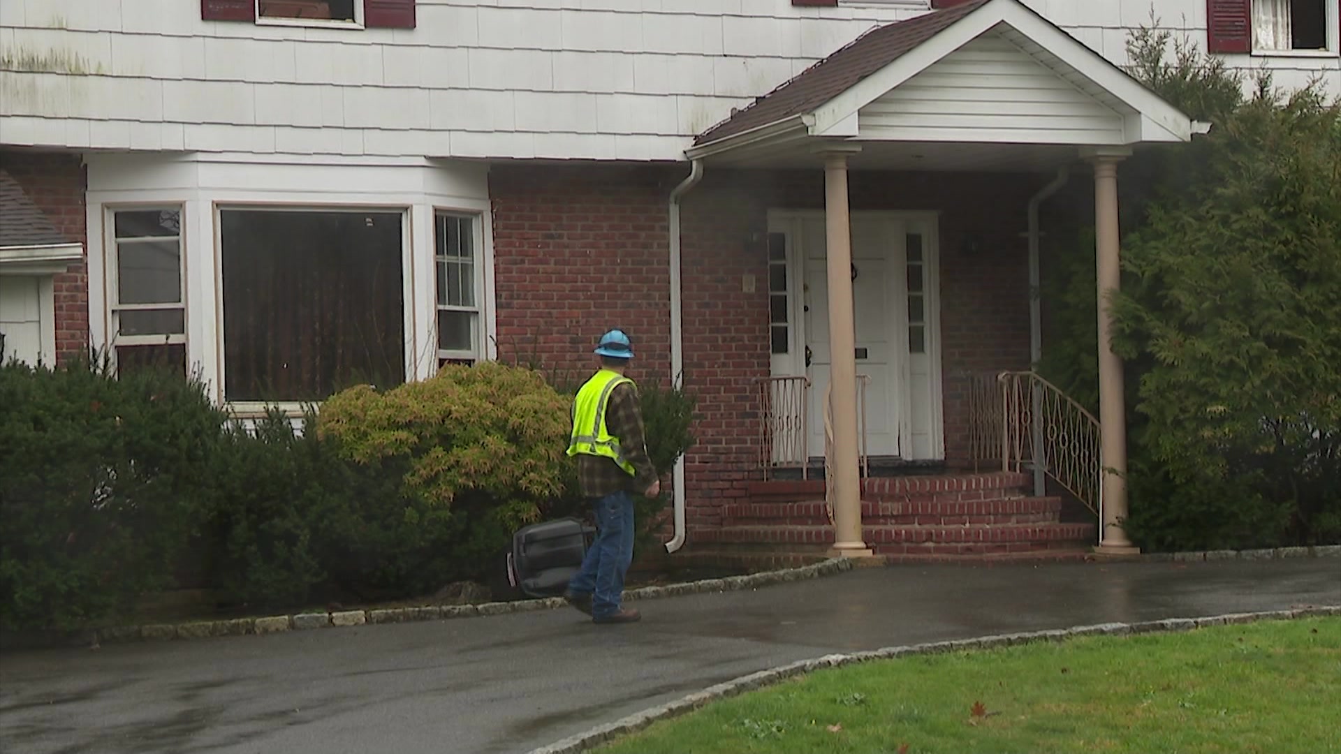News 12 | Hudson Valley | Wall Collapse Displaces Pelham Manor Family