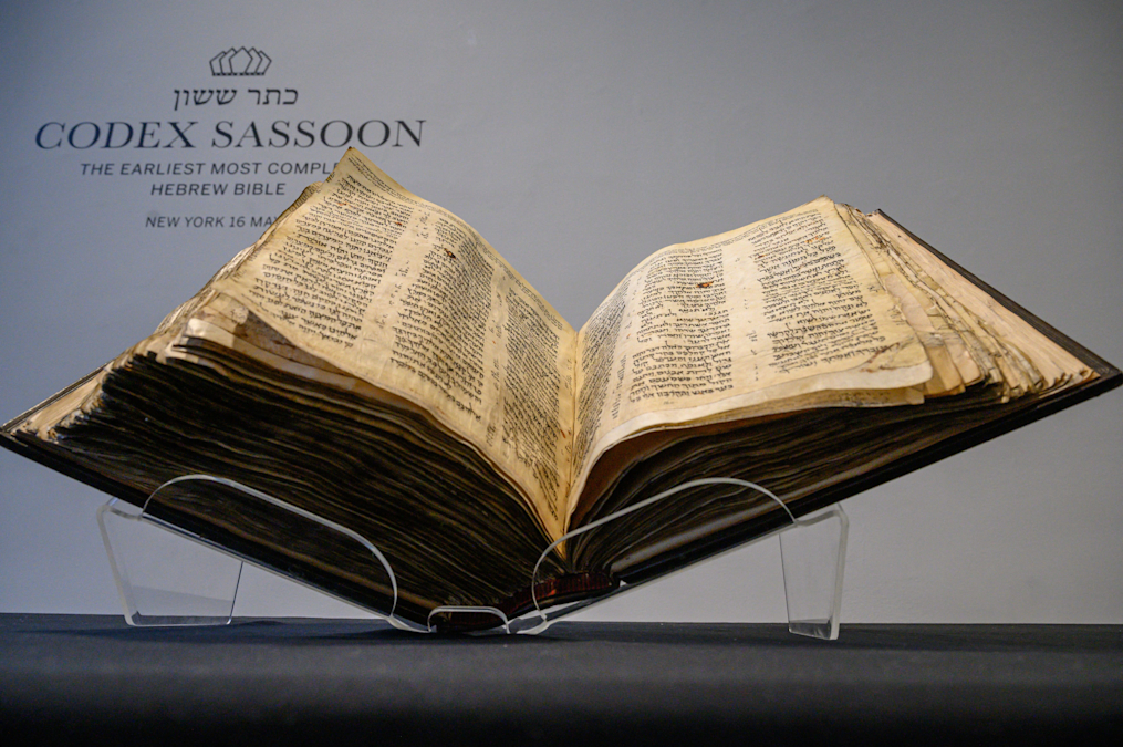 1,000-Year-Old Hebrew Bible Set to Go on Auction at Sotheby's